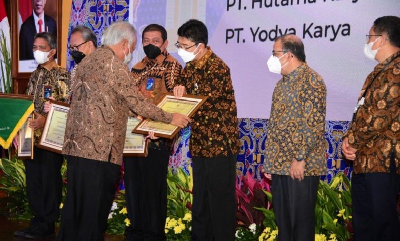 Terima Penghargaan dari PUPR, Brantas Abipraya Tingkatkan Komitmen ... Terima Penghargaan dari PUPR, Brantas Abipraya Tingkatkan Komitmen ...
